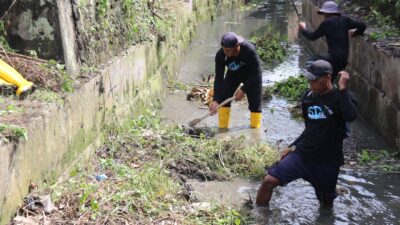 Pasca Banjir, Wabup Blora Pimpin Aksi Bersih Sungai di Cepu